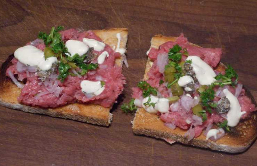 Toast cannibale, a Belgian bistro recipe